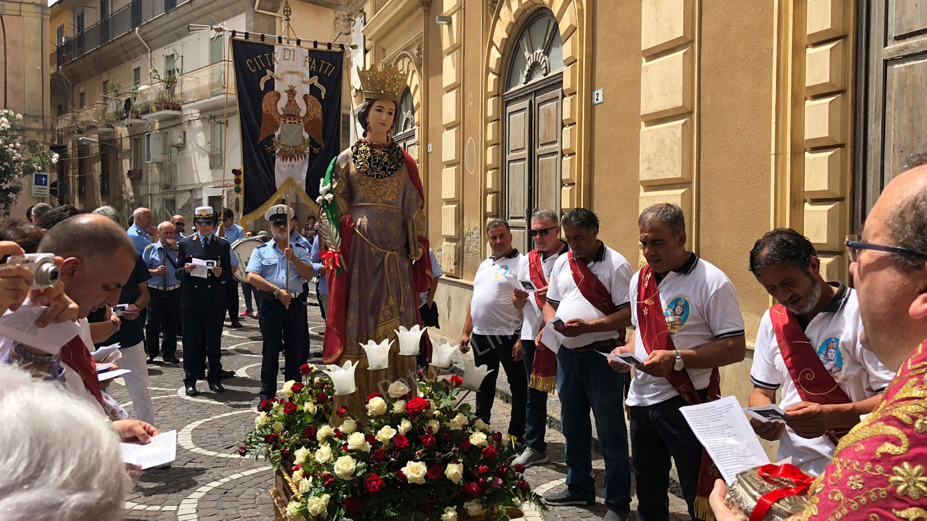 PattiOnLine - La patrona S. Febronia per le vie del "suo" quartiere