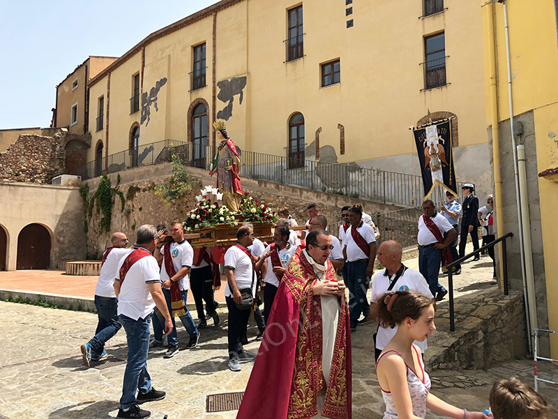 PattiOnLine - La patrona S. Febronia per le vie del "suo" quartiere